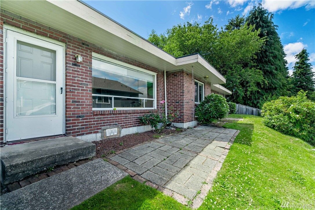 5 bed University Place home for sale: 3714 - 3716 Palisades Place W ...