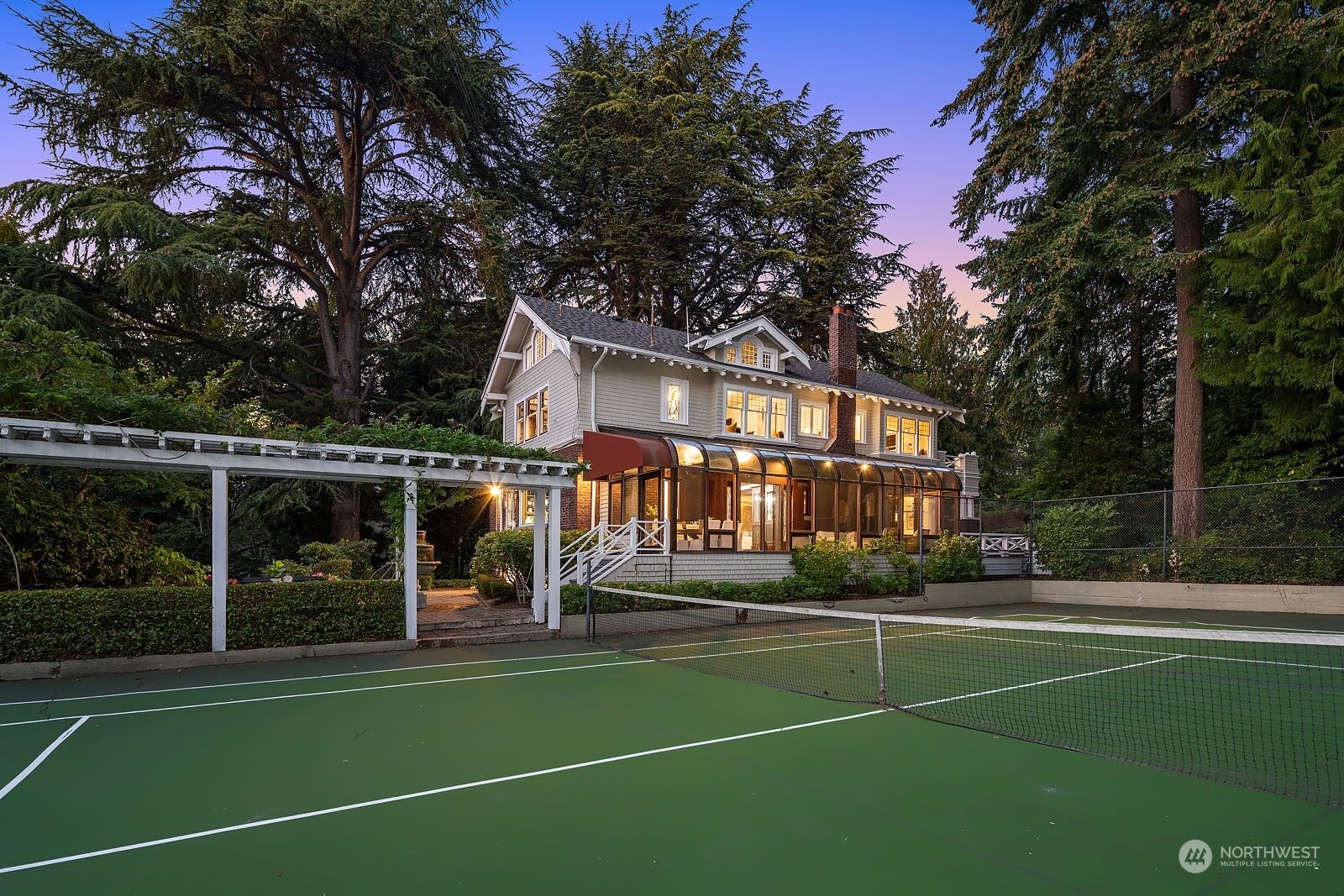 House for sale in Seattle: 5827 16th Avenue NE, Seattle, WA 98105