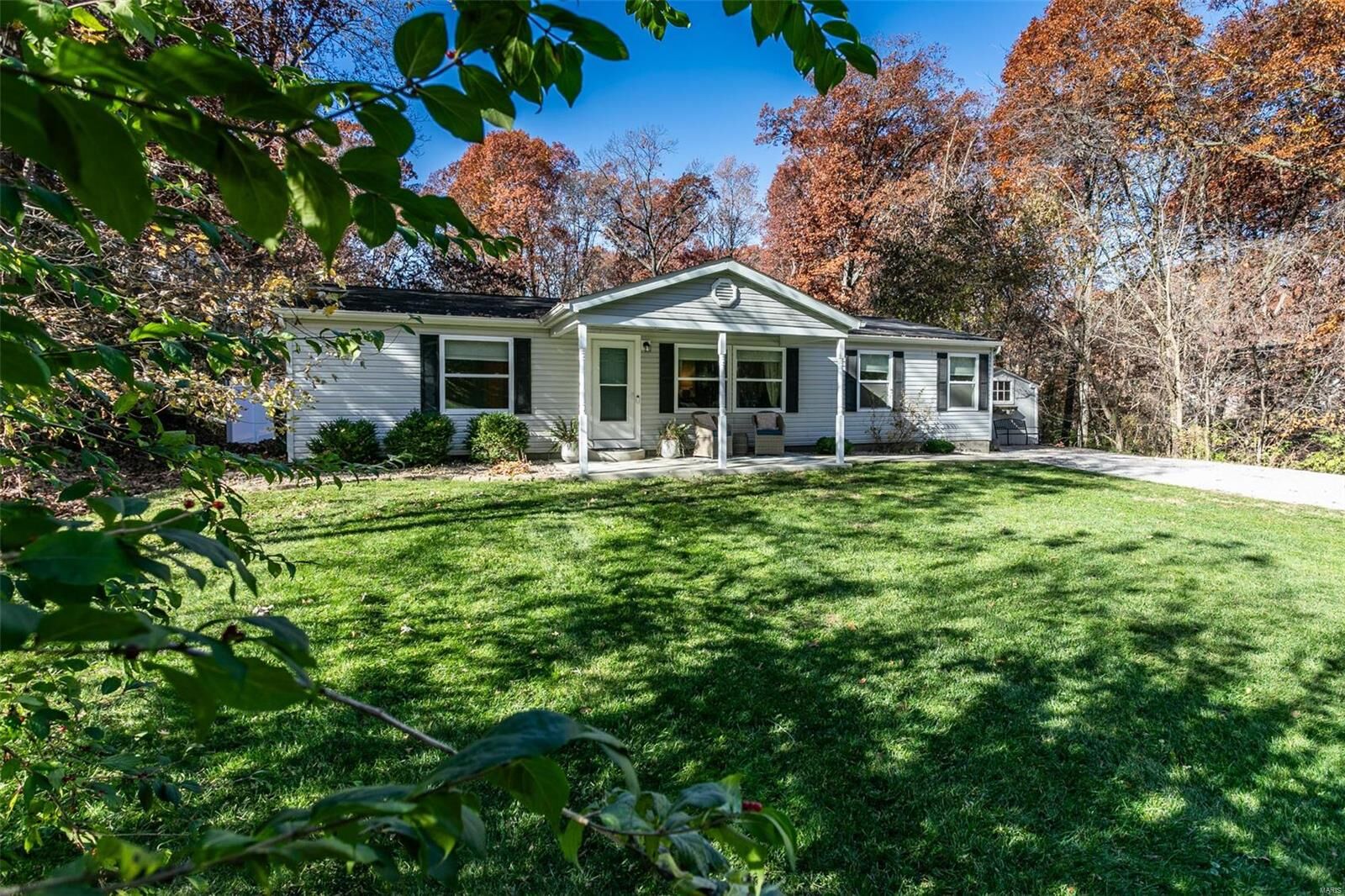 House for sale in Brighton: 16531 Oak Bridge Road, Brighton, IL 62012