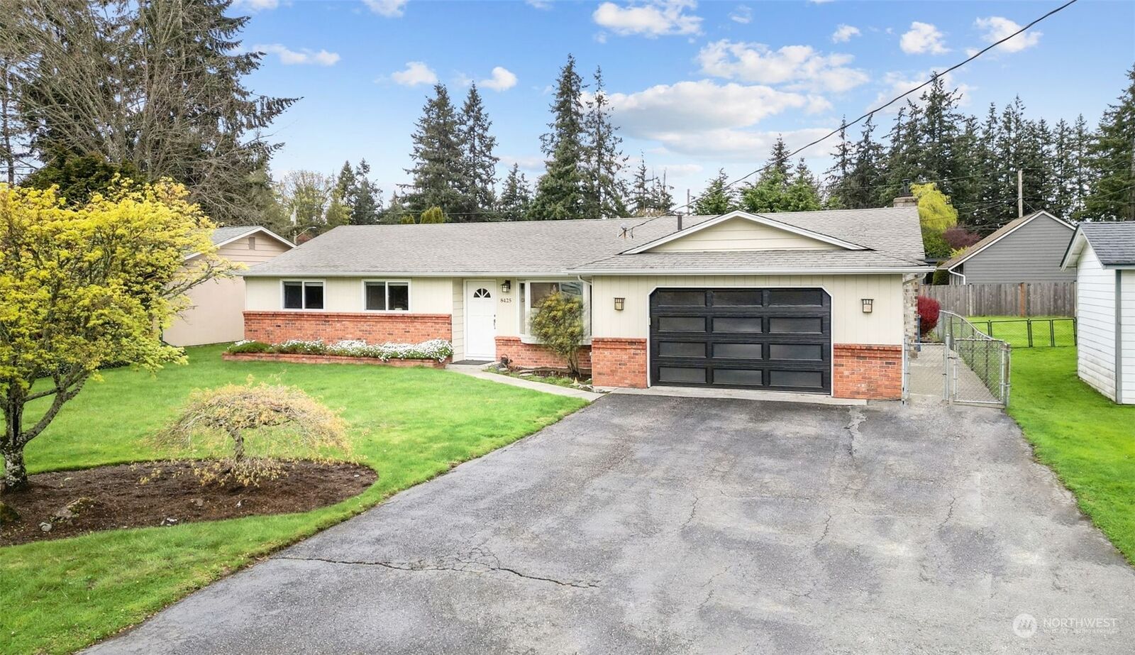 House for sale in Edmonds: 8425 Maple Lane, Edmonds, WA 98026