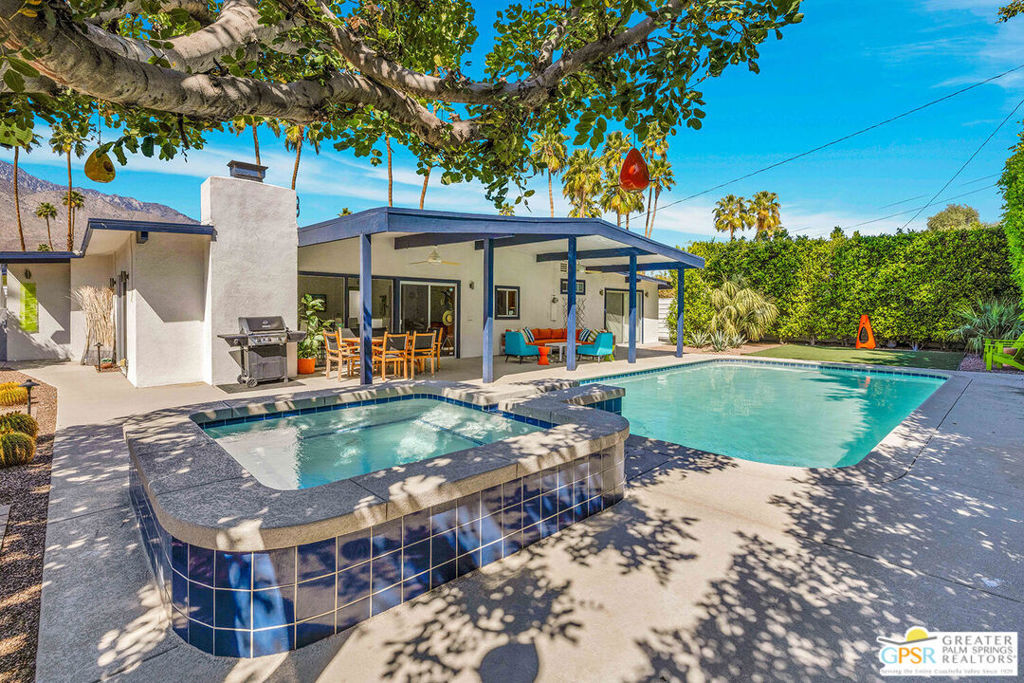 House for sale in Palm Springs: 236 N Farrell Drive, Palm Springs, CA 92262