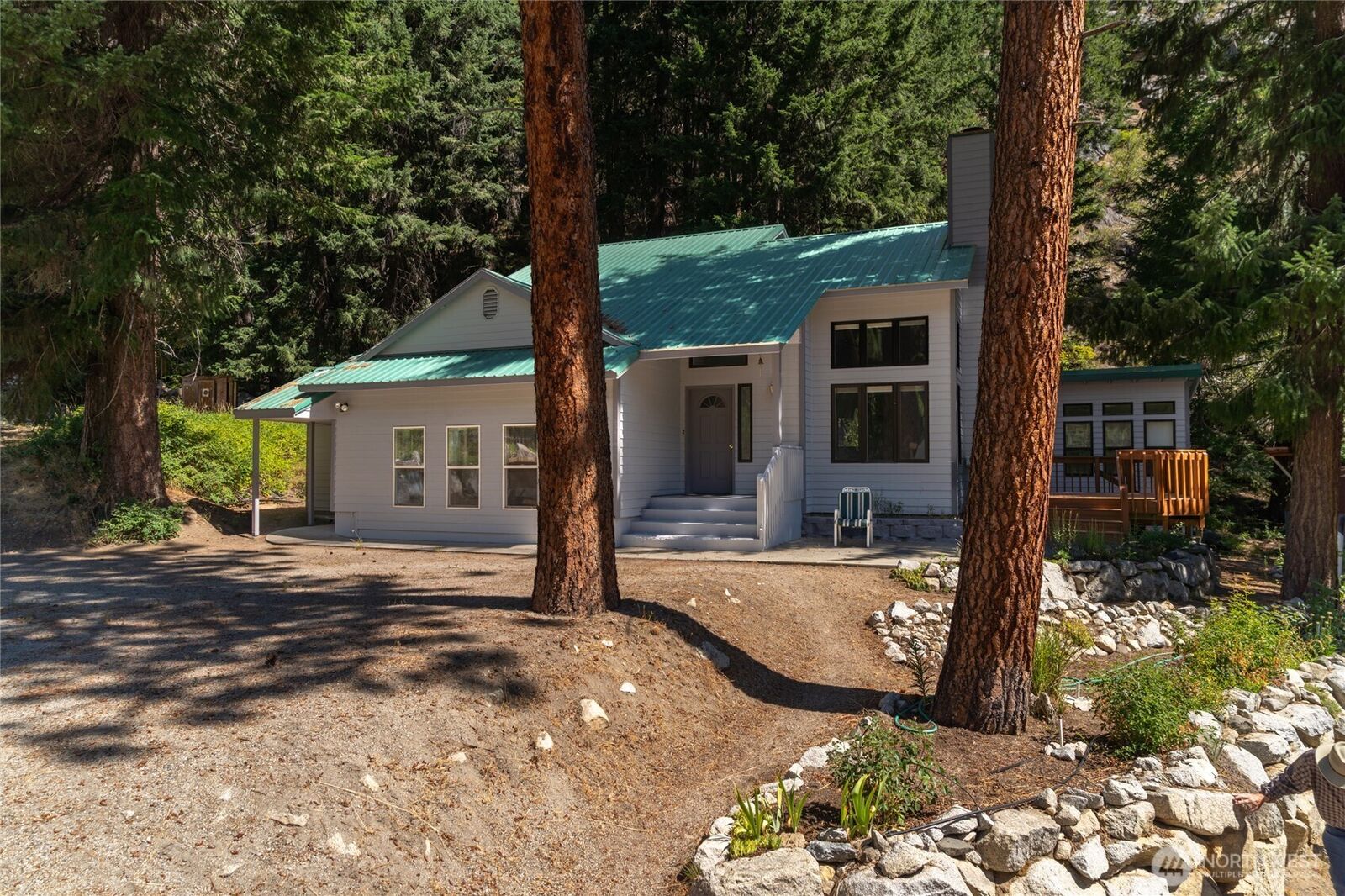 3 bed Entiat home for sale: 17976 Entiat River Road, Entiat, WA 98822