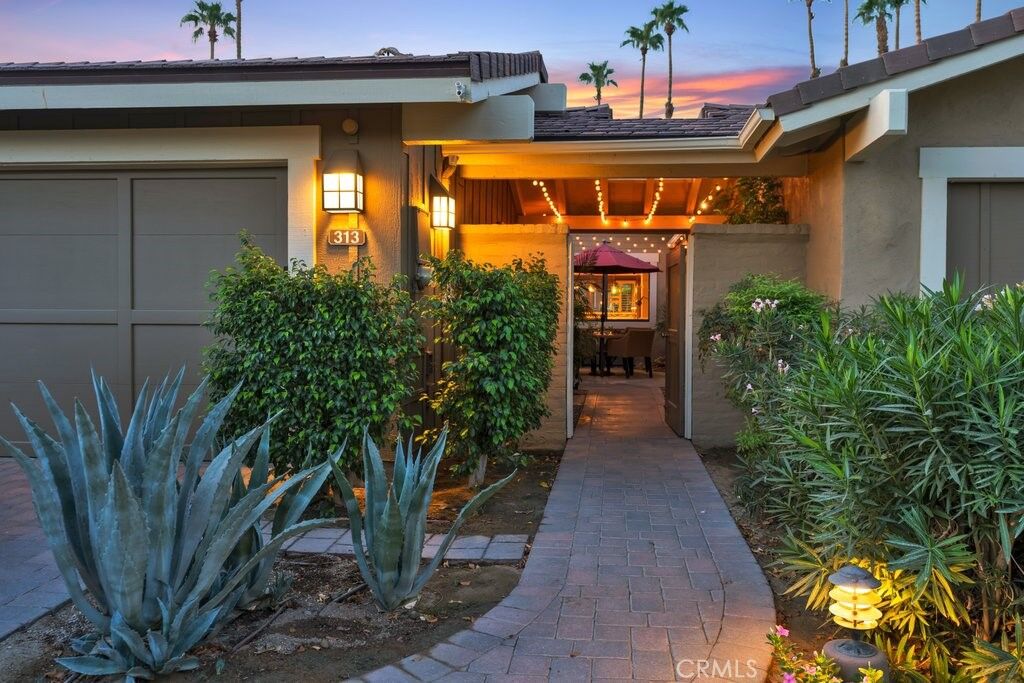 2 bed Palm Desert home for sale: 313 Appaloosa Way, Palm Desert, CA 92211