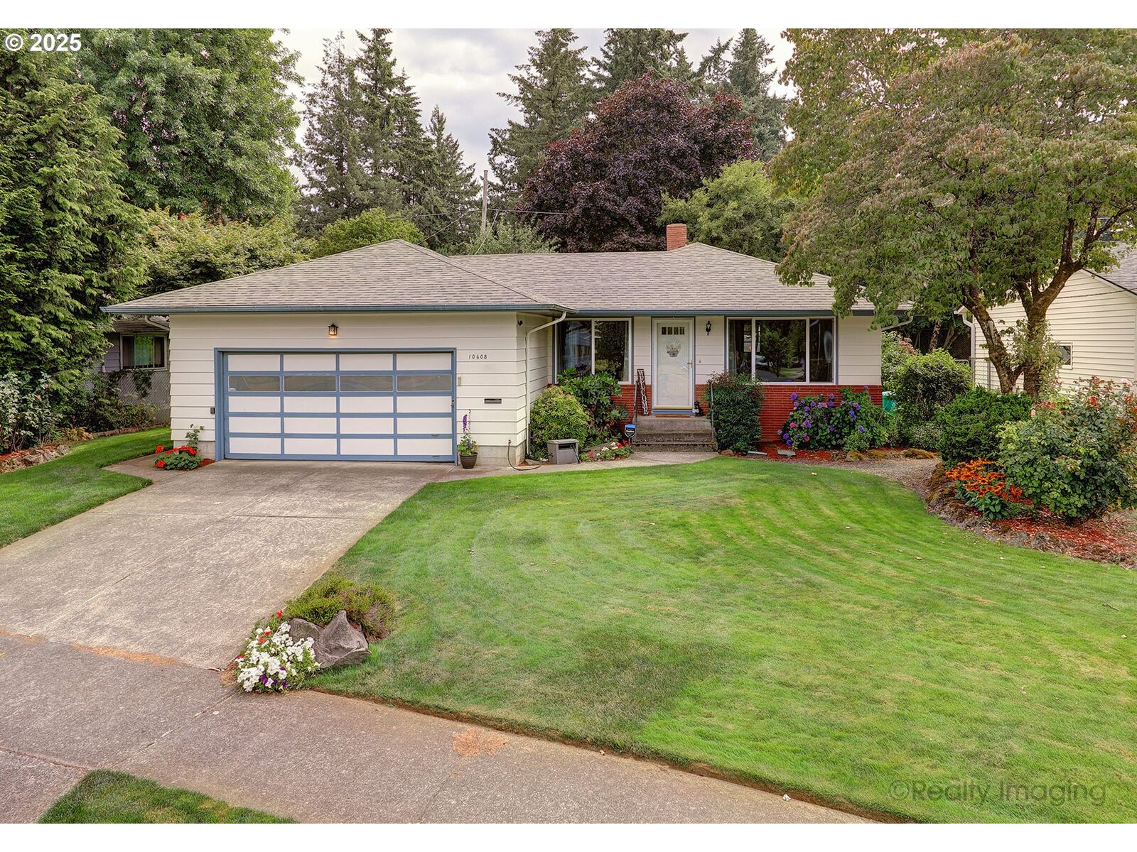 House for sale in Portland: 10608 NE Tillamook St, Portland, OR 97220